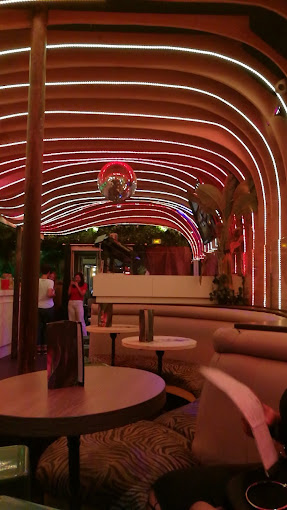 Banana Café – Ten Visit