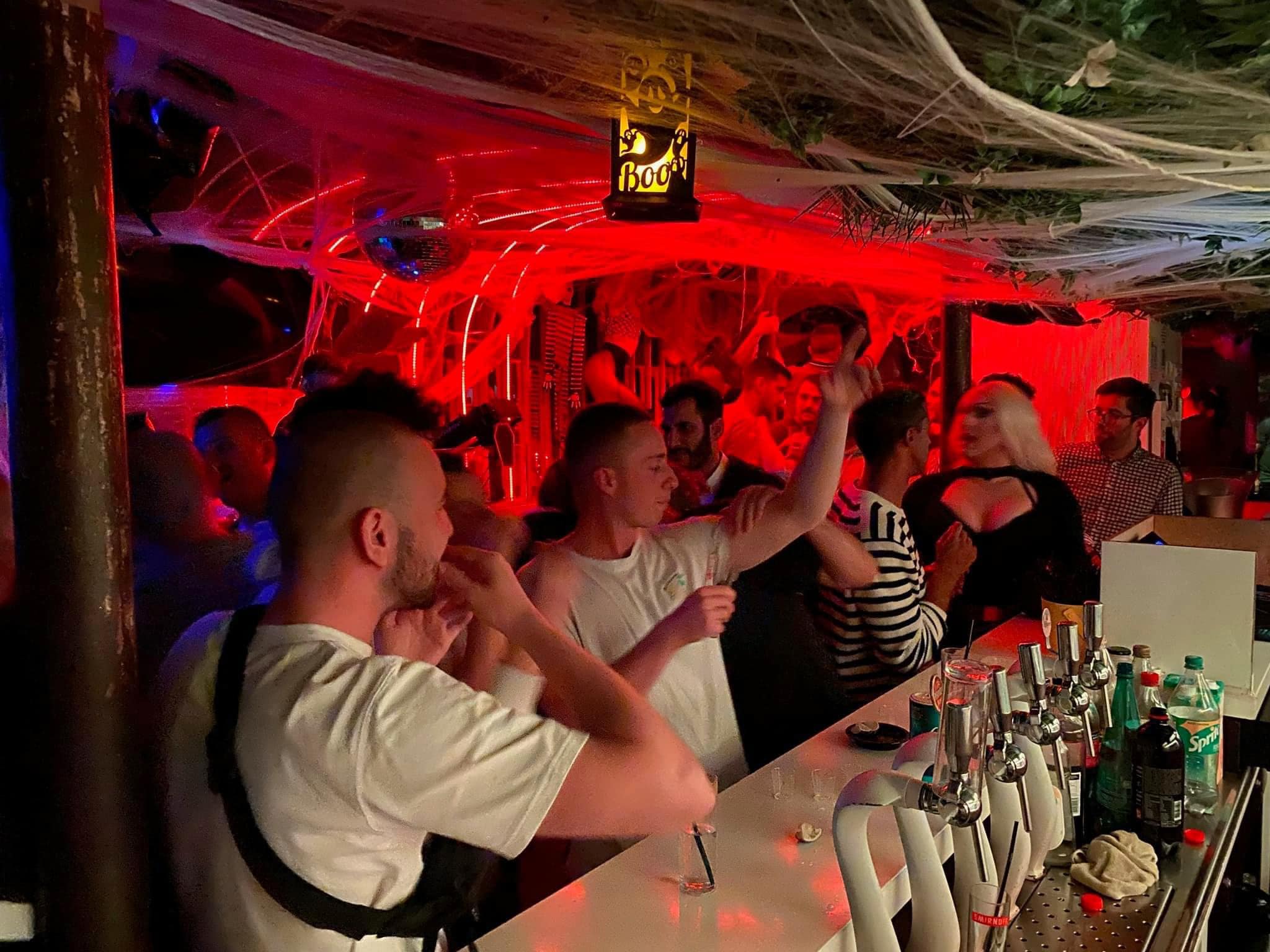 Banana Café – Ten Visit