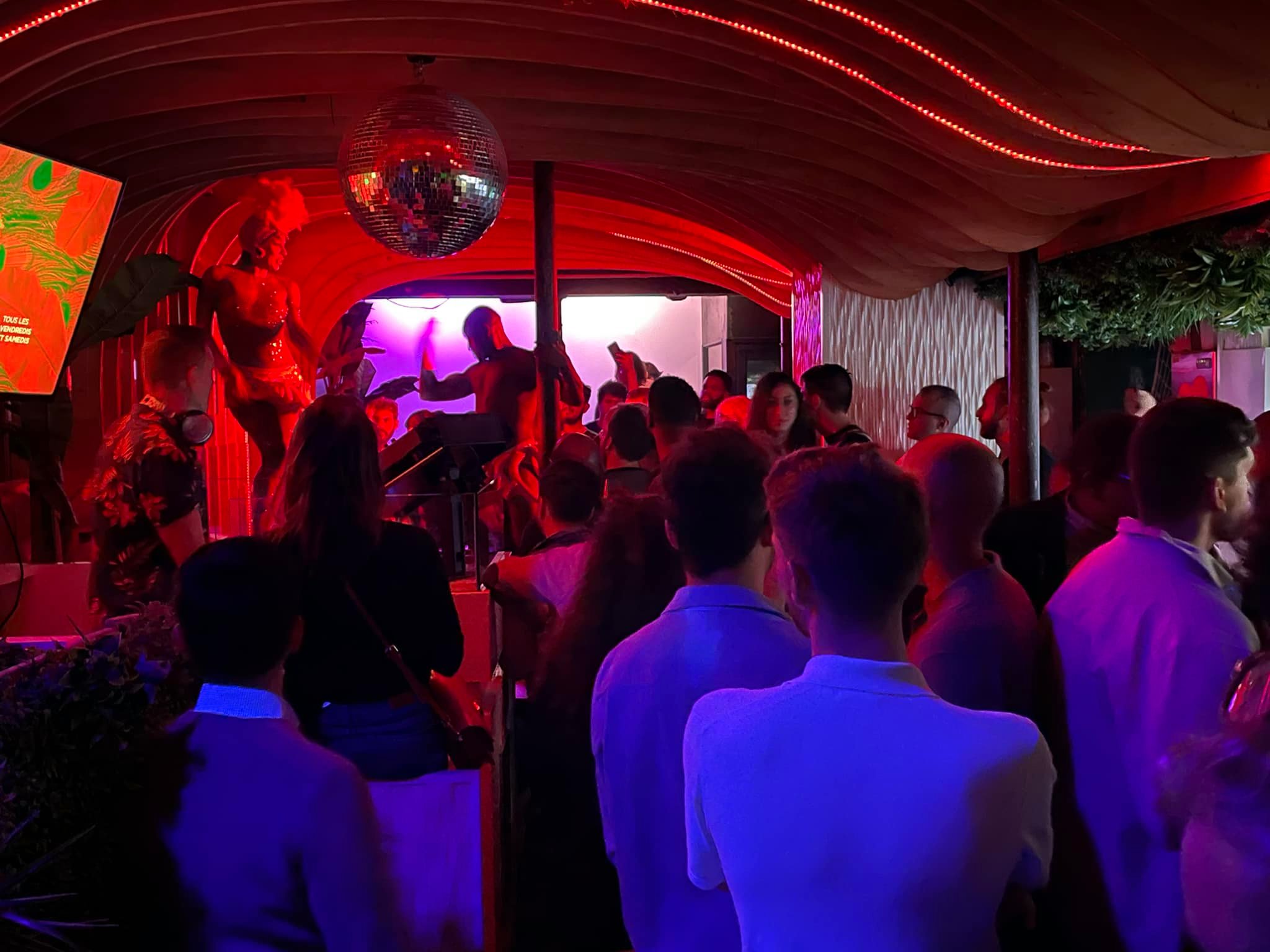 Banana Café – Ten Visit